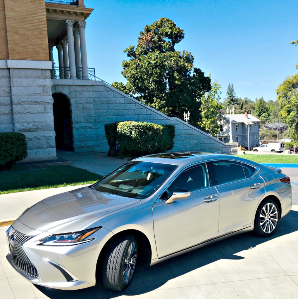 2020 Lexus ES 300 Hybrid Review